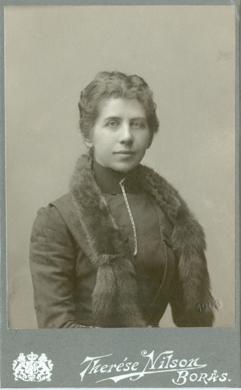 Therése Wallgren vid Norrby källa - Wikimedia Sverige